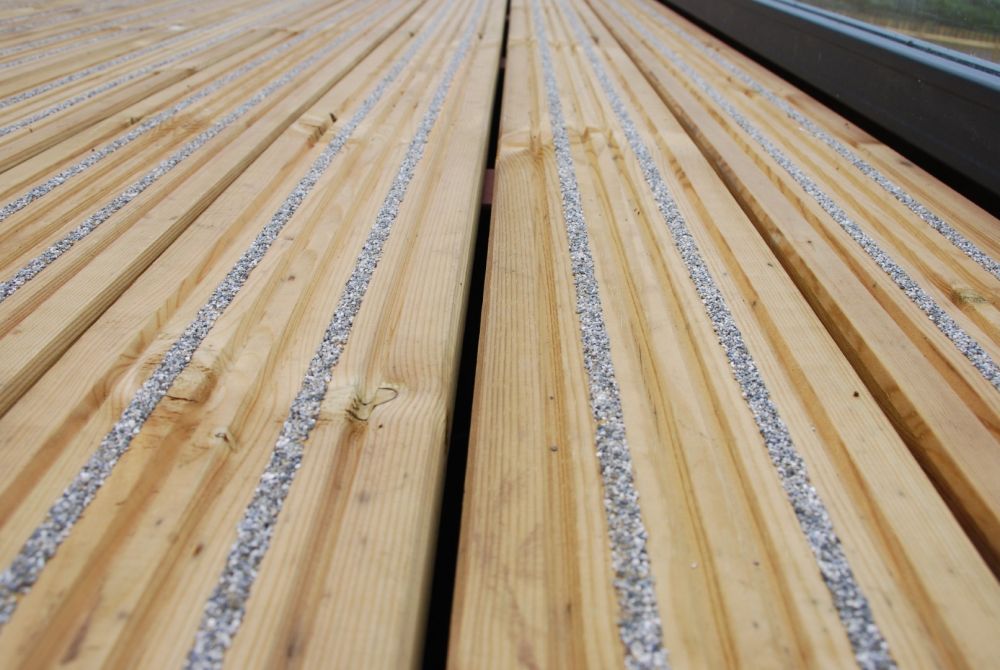 32 x 125mm Softwood Decking Anti Slip c w 2 x Inserts Green Tanalised 28x120mm finish